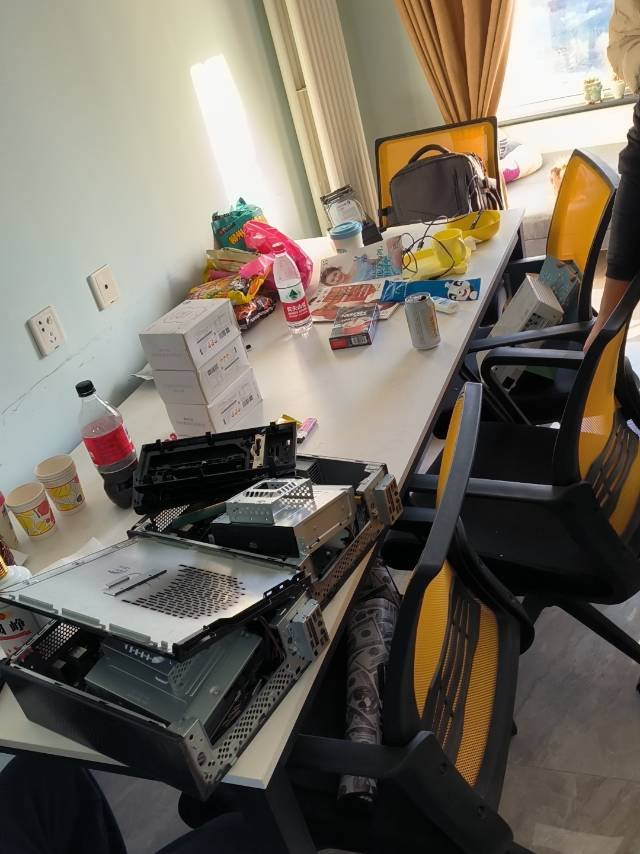 北京旧家电回收 二手空调 电视 冰箱 洗衣机 实木家具回收 废旧家具家电处理 库存清理 垃圾清运 【主要业务范围】： （1） 办公家具：办公桌椅、屏风、椅台、板椅、文件柜、屏风、沙发、茶几、上
